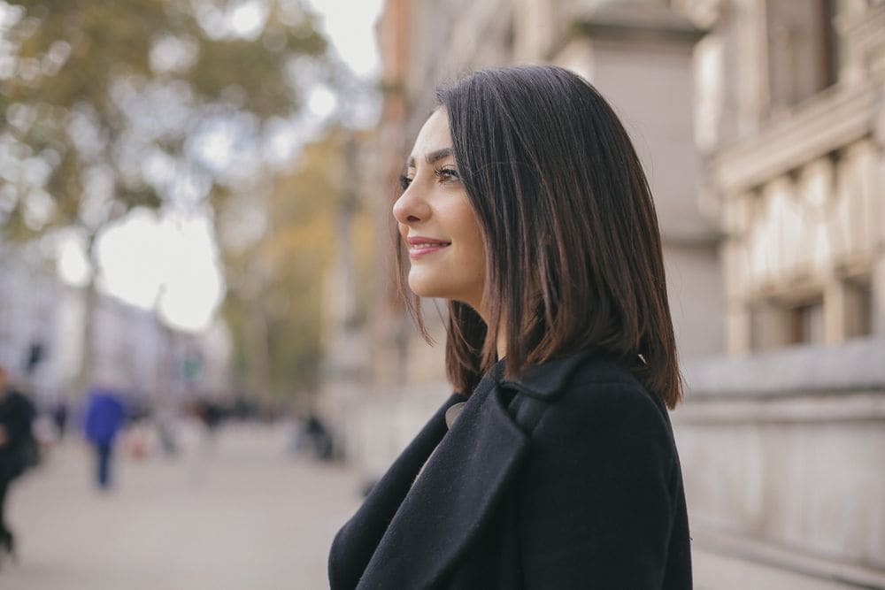 5 Must-have Photos for Your Dating Profile - A Guide for Girls